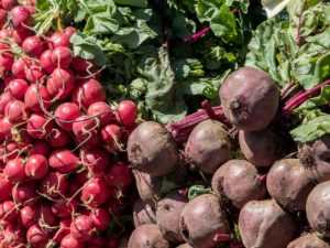 Beets vs. Radishes: Nutrition, Benefits & Key Differences
